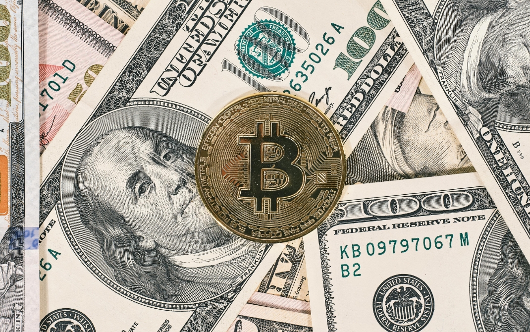 Stablecoins vs Tokenized Deposits: A Duel of the Digital Dollars | The Best Of Blockchain